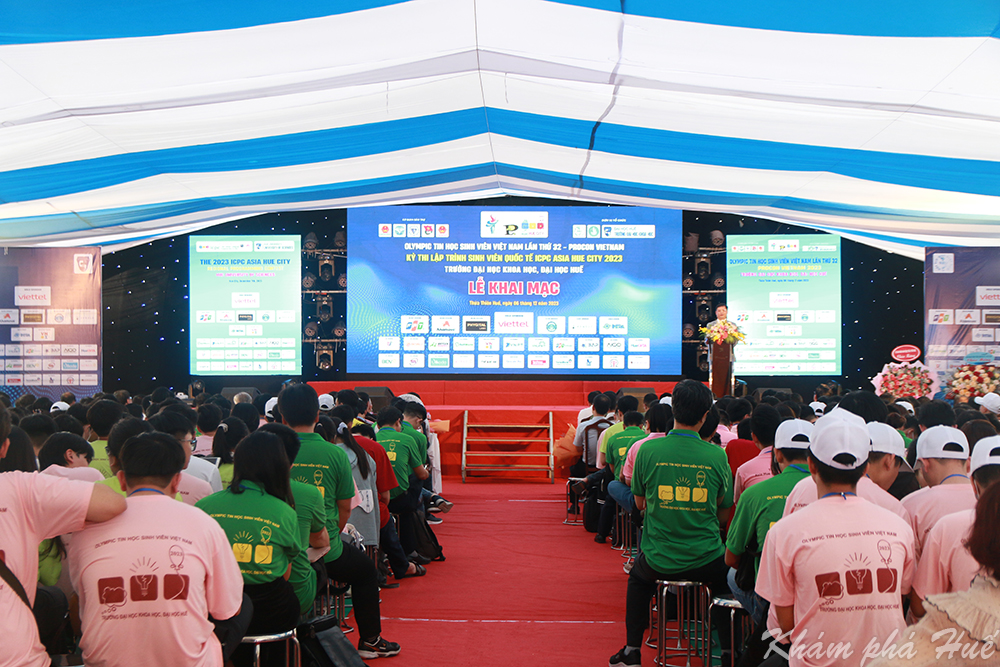 Nearly 700 computer science students participated in competitions at ...